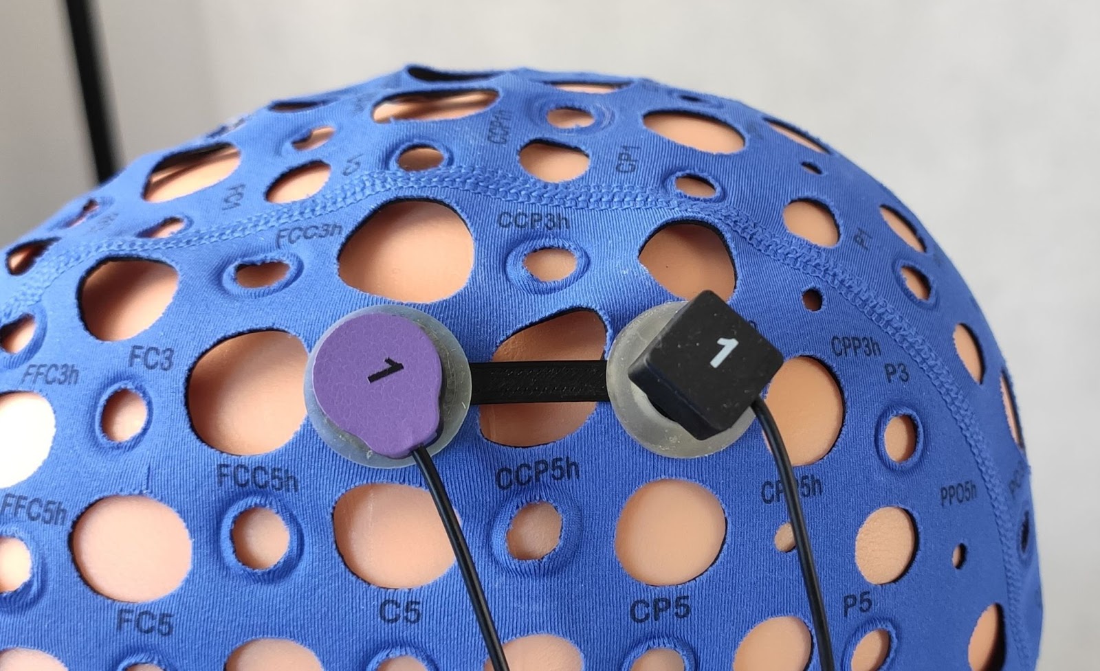 How do you create an fNIRS optodes montage?